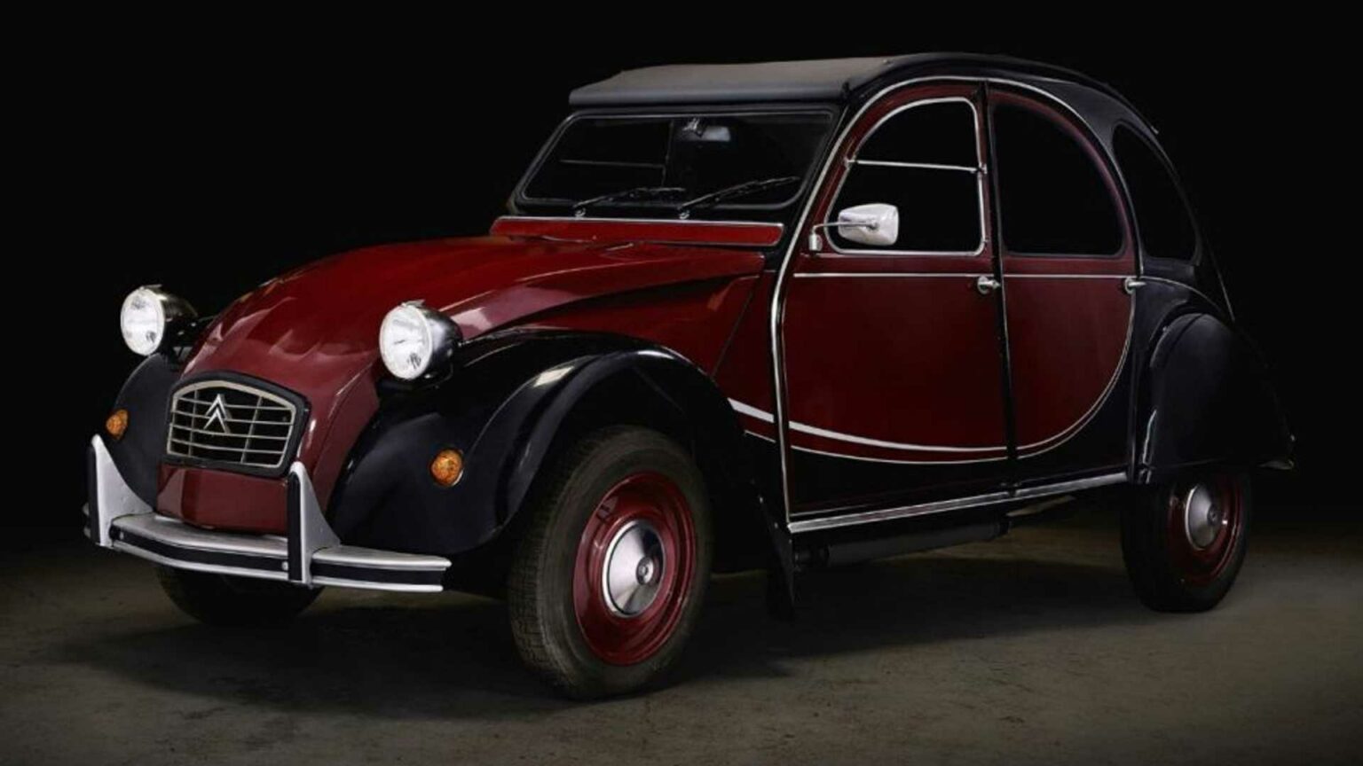 Une 2CV Charleston rouge Delage « neuve » vendue 120 000€ ! – Le site ...